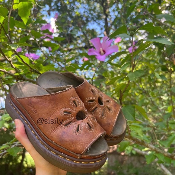 Dr. Martens | Shoes | Rare Vintage Dr Martens Brown Daisy Flower Cutout ...
